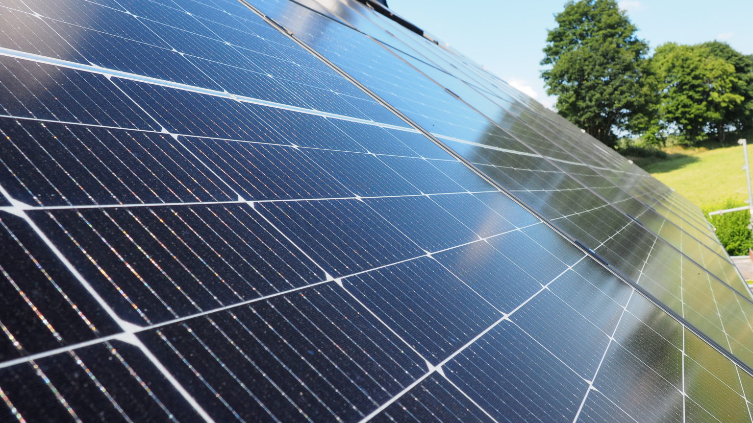 PV Modul Glas/Glas mit starker Leistung bei Green.Solar anfragen